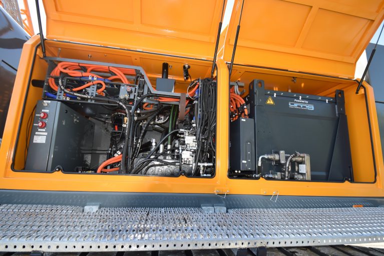 PV-E Crane launches 80-tonne Zero Emission Crawler Crane